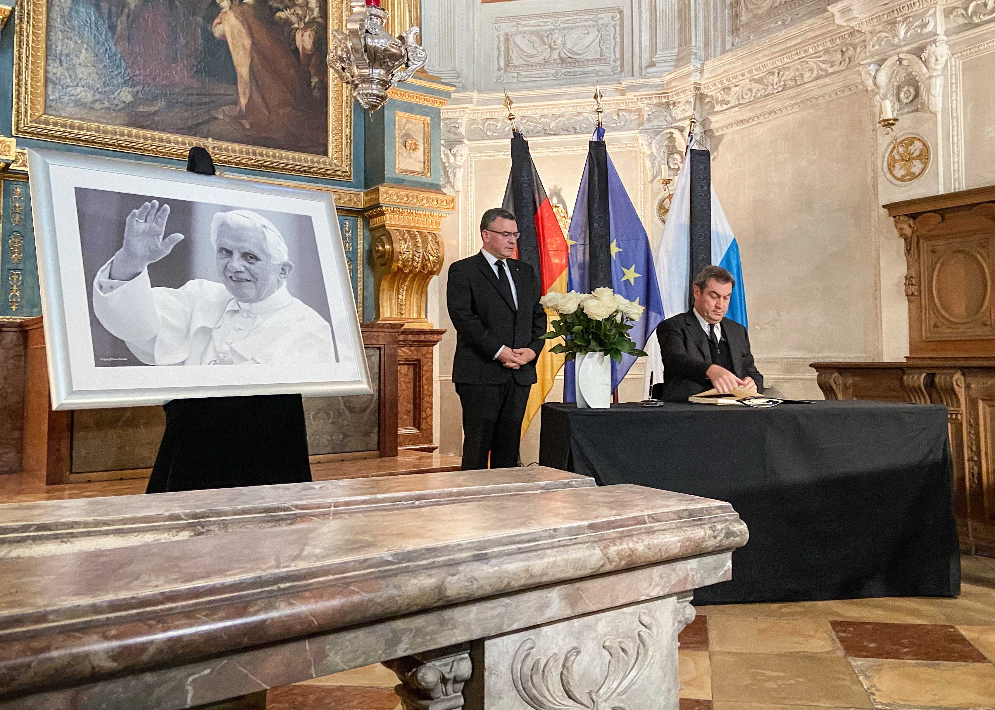 Ministerpräsident Markus Söder nimmt an Begräbnis von Papst em ...