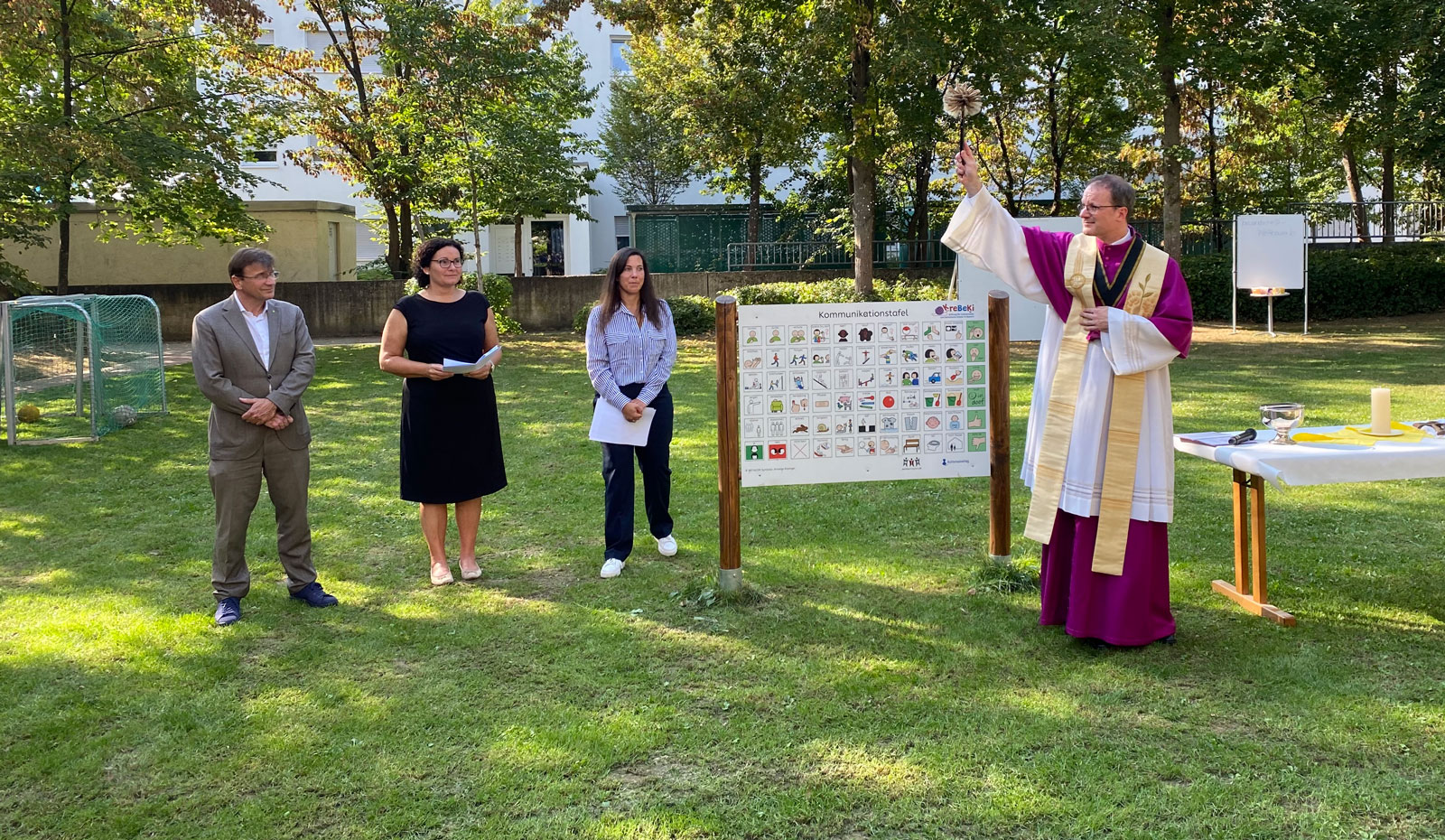 Internatsgarten des Pater-Rupert-Mayer-Zentrums erhält Segen