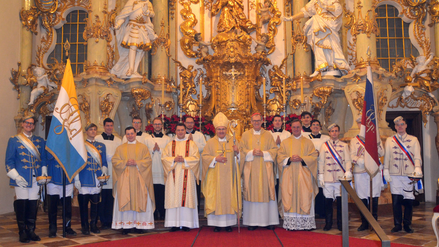 Bischof Dr. Rudolf Voderholzer gedenkt mit der Studentenverbindung ...