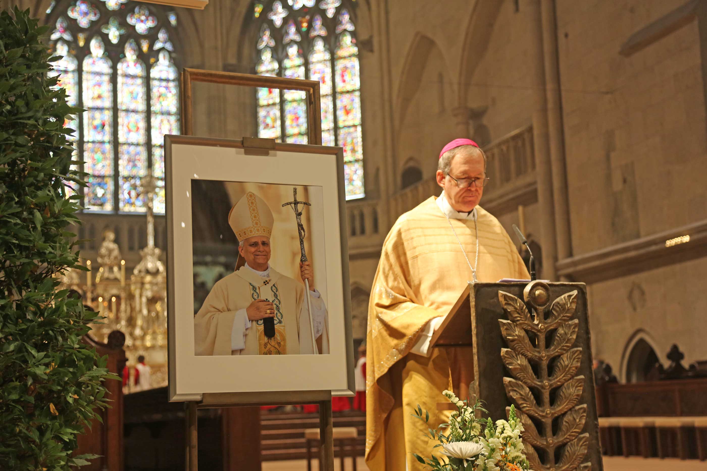 Weihbischof Dr. Josef Graf feiert Pontifikalamt zu Christi Himmelfahrt im Dom