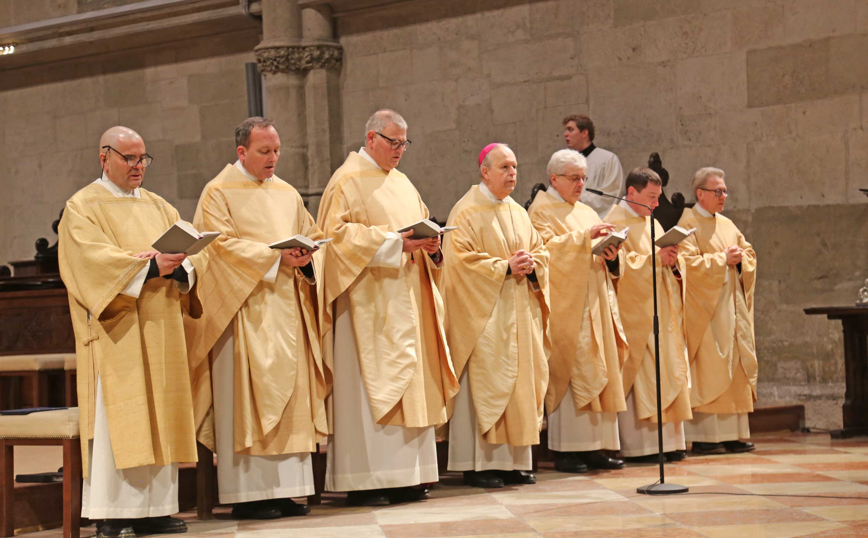 Weihbischof Reinhard Pappenberger feiert Pontifikalamt zum Hochfest der ...