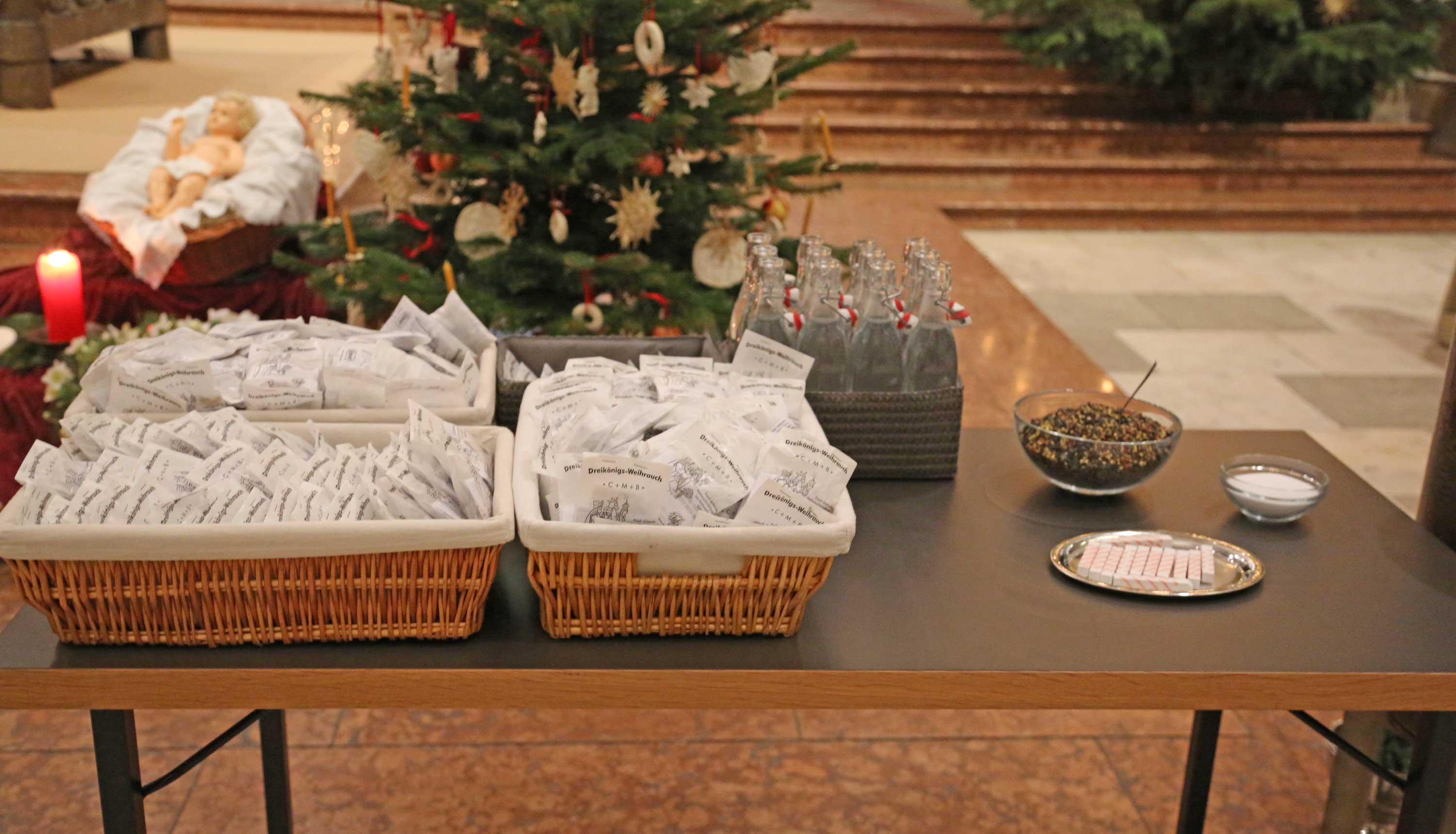 Weihbischof Reinhard Pappenberger feiert Pontifikalamt zum Hochfest der ...