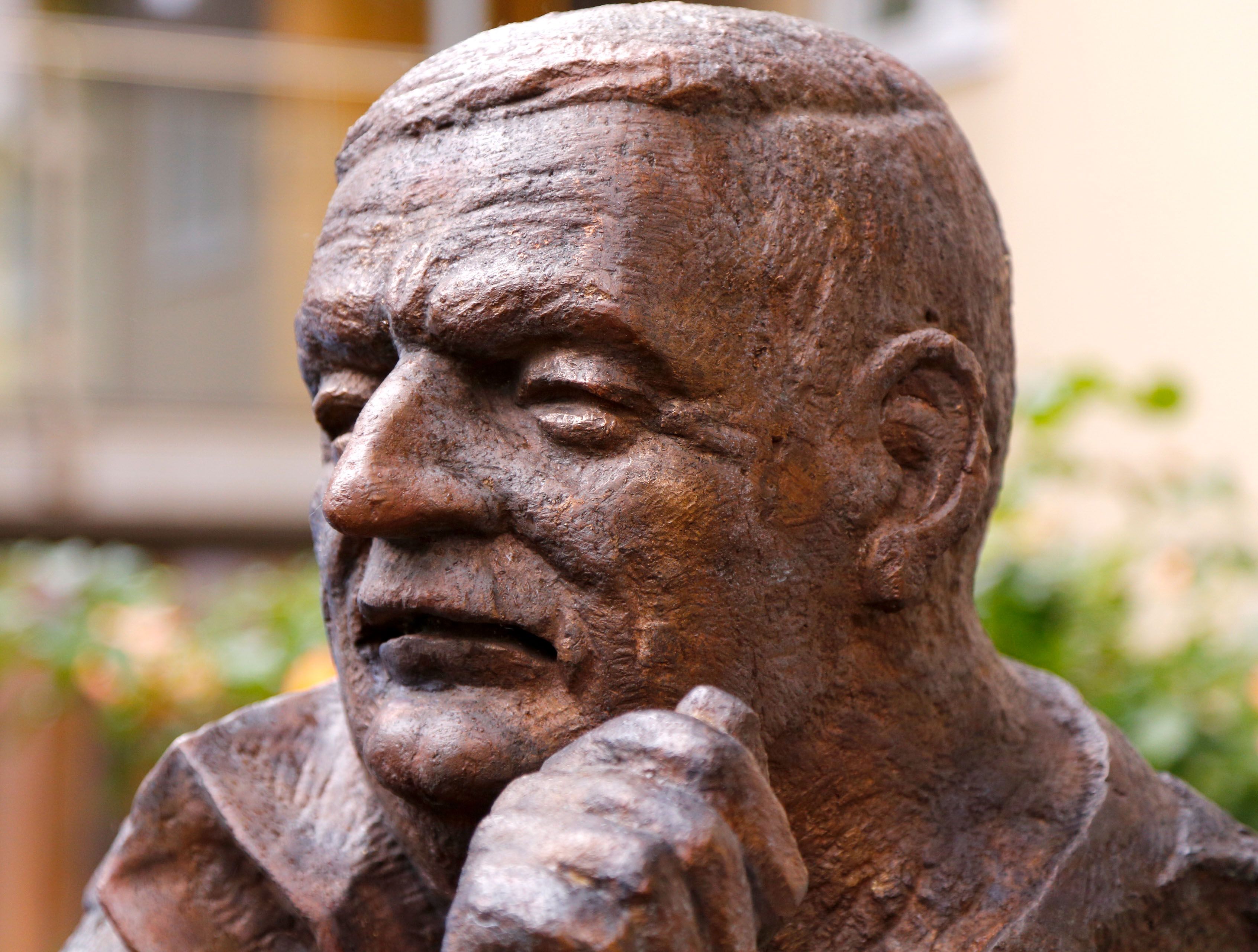 Fritz Gerlich Büste findet würdigen Platz in der Münchener Innenstadt