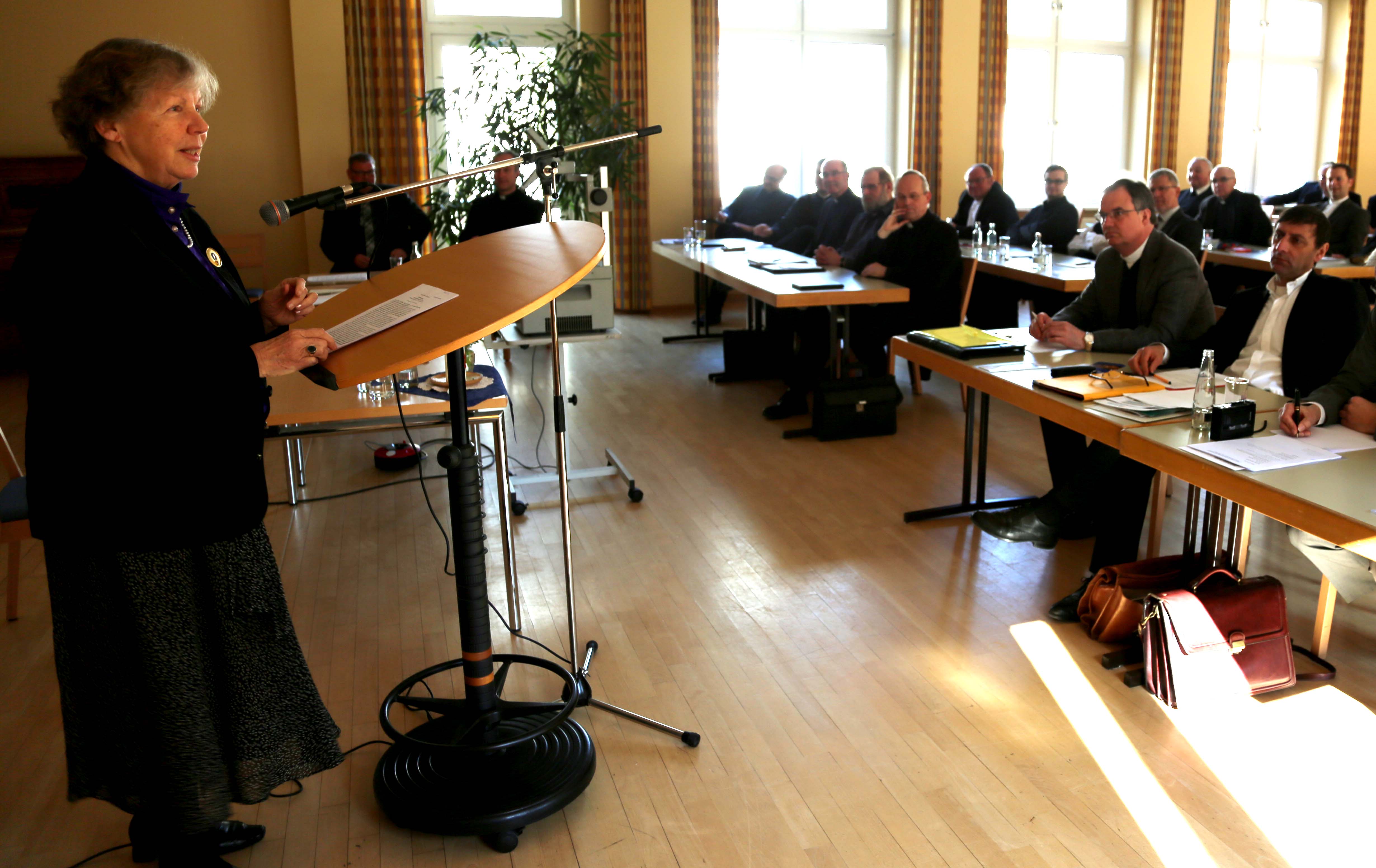 Prof. Dr. Hanna-Barbara Gerl-Falkovitz spricht beim Akademischen Forum ...