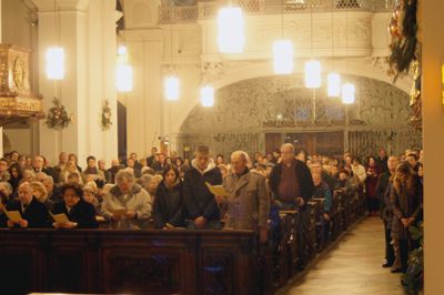 Andacht kurz vor dem Heiligen Abend: Anbetung des Allerheiligsten ...